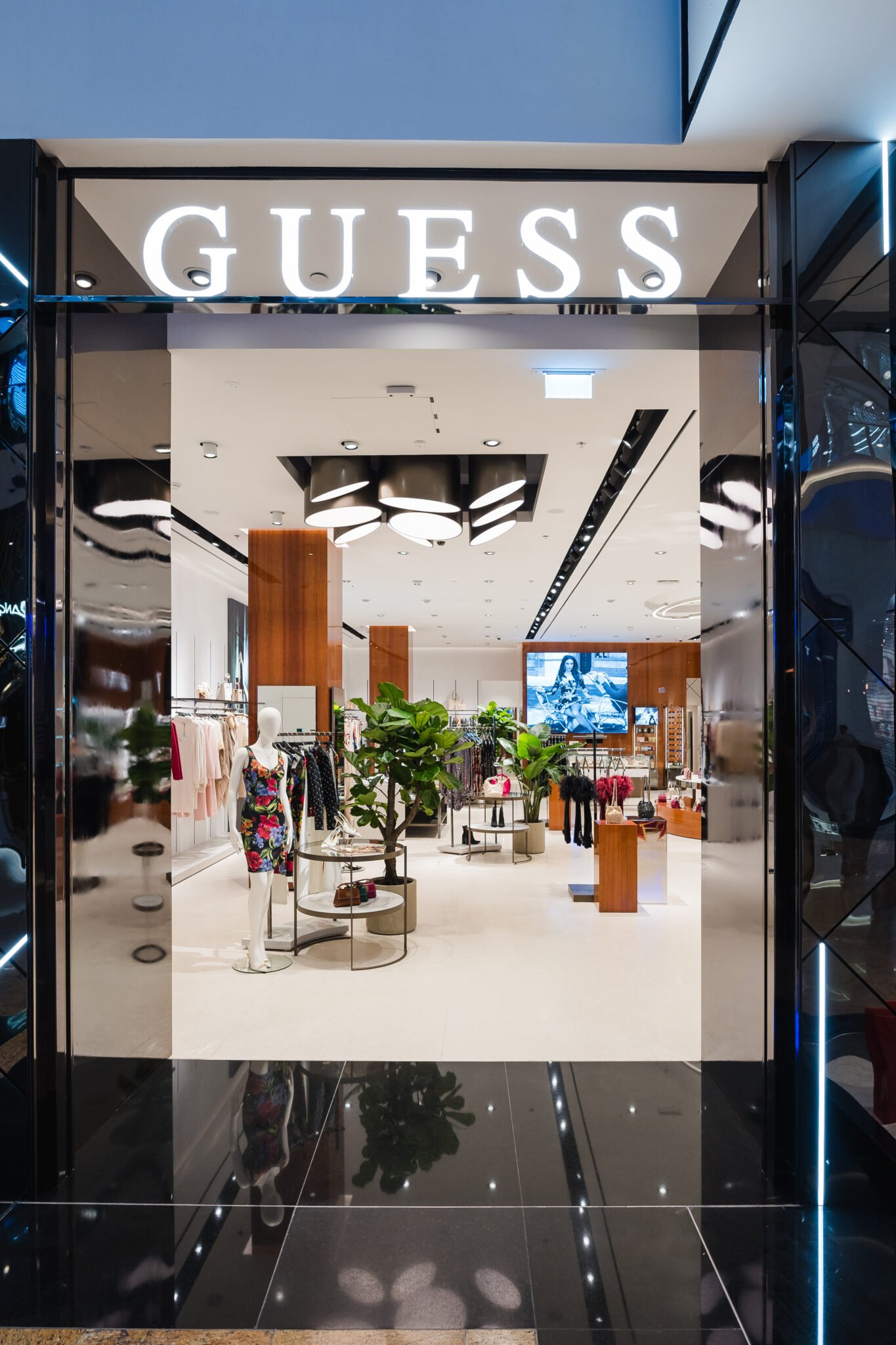 GUESS unveils New Flagship Store at Mall of The Emirates - Lady Lead ...